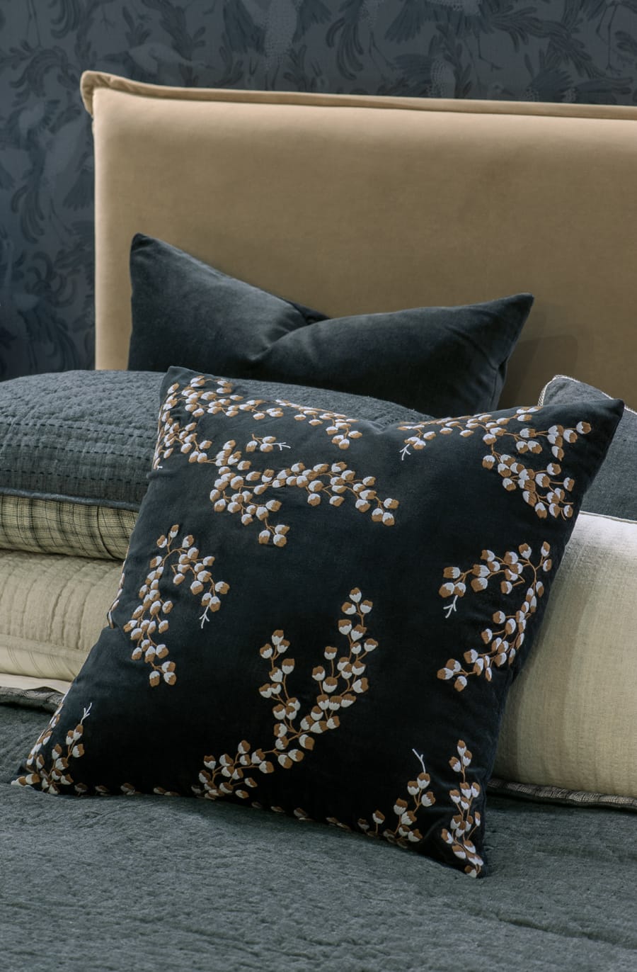 Velvet Cushion CHAYA Midnight – Linen Boutique